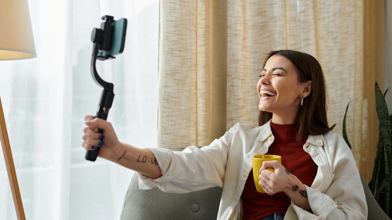 10 Cara Bikin Daily Vlog Pakai HP, Cocok Buat Kamu yang Baru Mulai