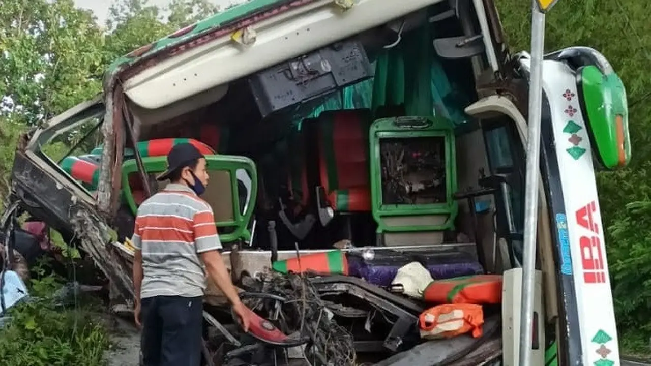 Pengakuan Pemilik Bus Pariwisata yang Mengalami Kecelakaan Maut di Bantul - Regional Liputan6.com