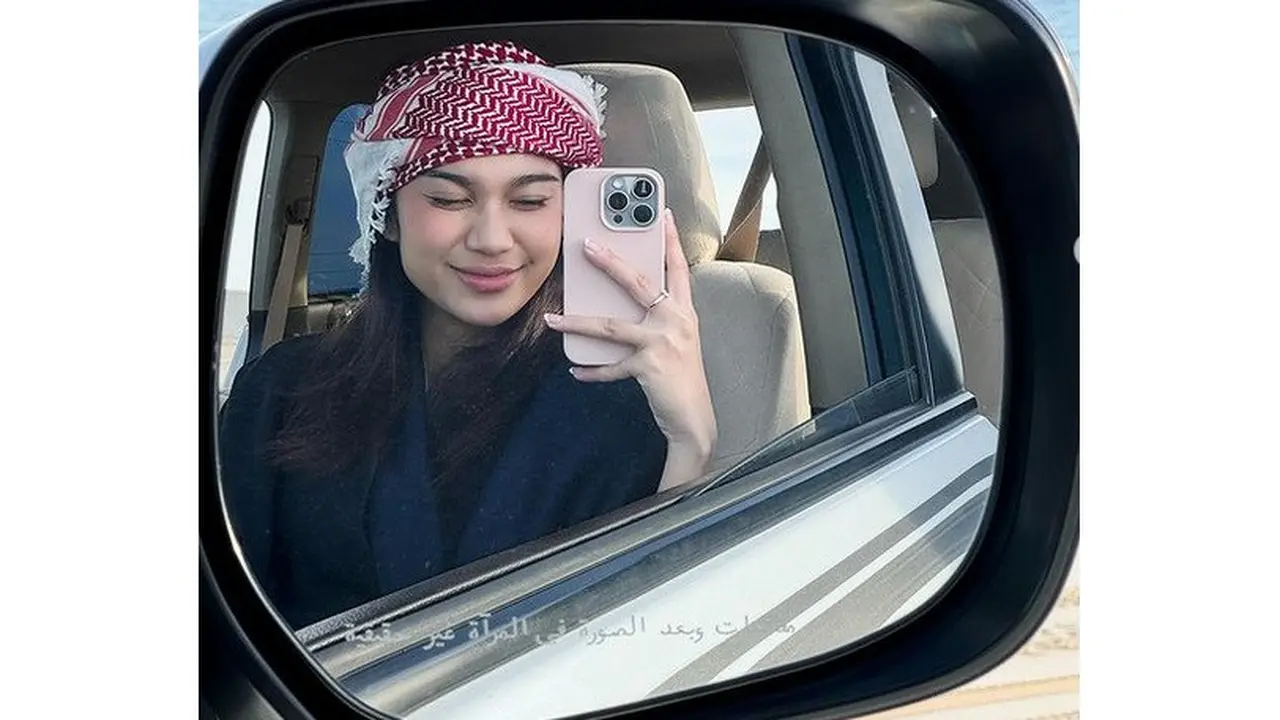 10 Potret Azizah Salsha dan Pratama Arhan di Gurun Pasir Doha Qatar ...