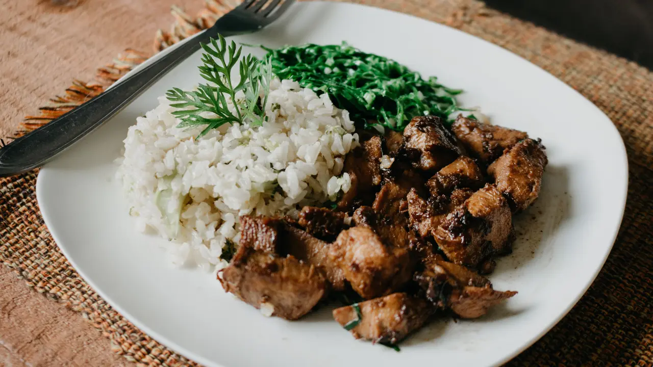 7 Cara Membuat Nasi Uduk Rice Cooker Praktis, Lengkap dengan Sambalnya ...