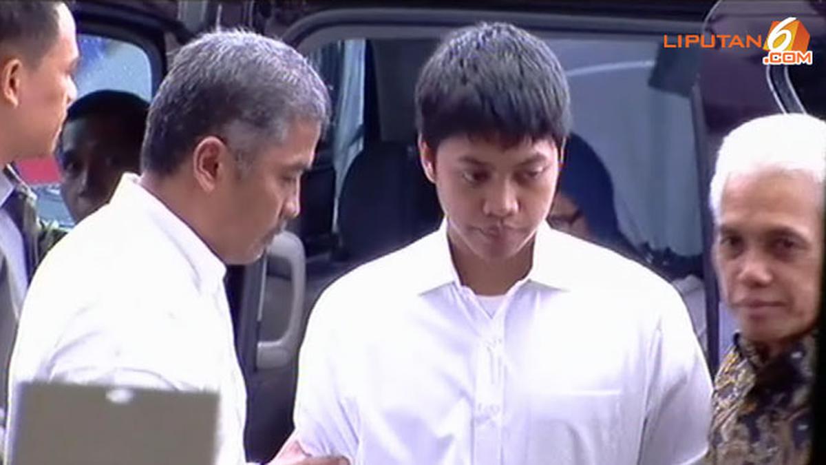 Selesai Diperiksa, Rasyid Rajasa Bungkam - News Liputan6.com