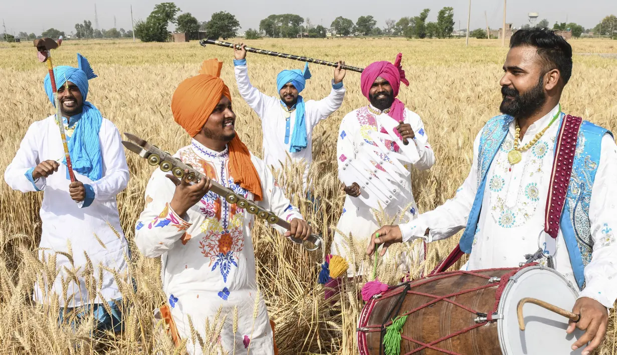 FOTO: Tarian Tradisional Rakyat Punjab Jelang Festival Panen Baisakhi ...