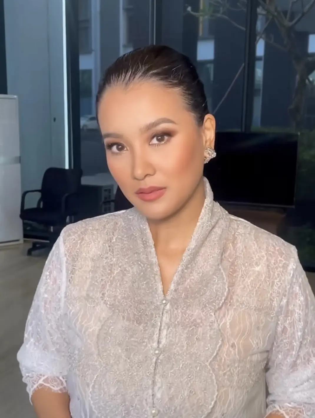 6 Penampilan Elegan Marcella Zalinty saat Hadir di Wisuda Anak Pertama ...