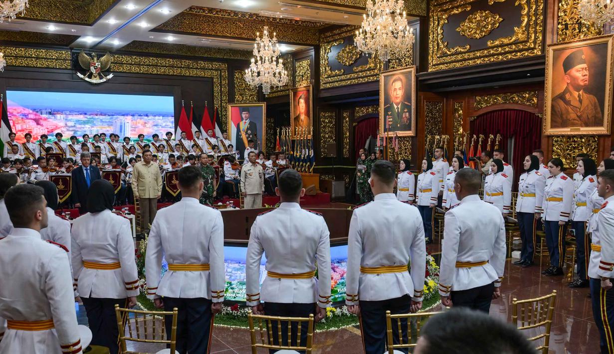 Menhan Sjafrie Sjamsoeddin dan Panglima TNI Agus Subiyanto Bertatap ...