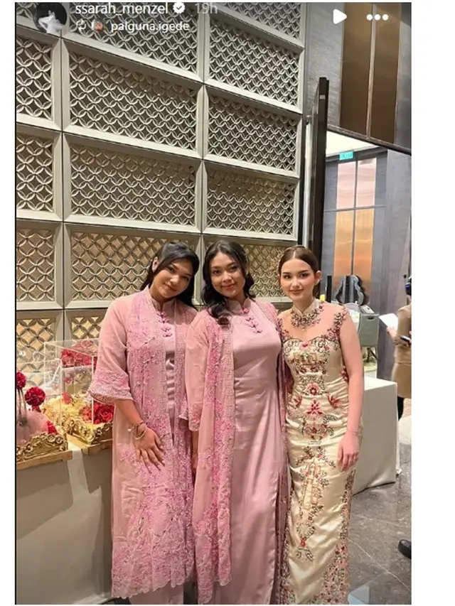 6 Pesona Sarah Menzel di Acara Sangjit Sang Kakak, Anggun Berbalut ...