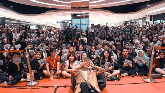 7 Potret Ria SW, Food Vlogger Favorit Netizen yang Tengah Jadi Sorotan