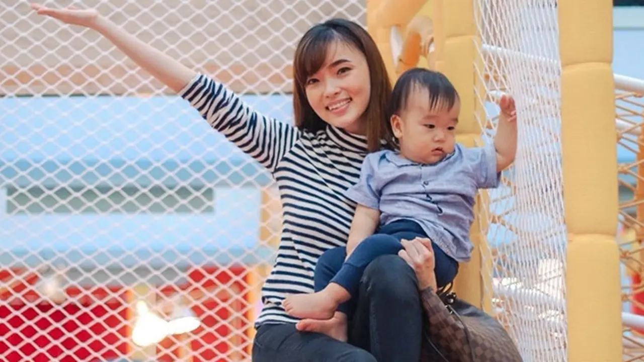 Lama Vakum, Ini 7 Potret Terbaru Angel Cherrybelle yang Miliki Dua Anak - Hot Liputan6.com