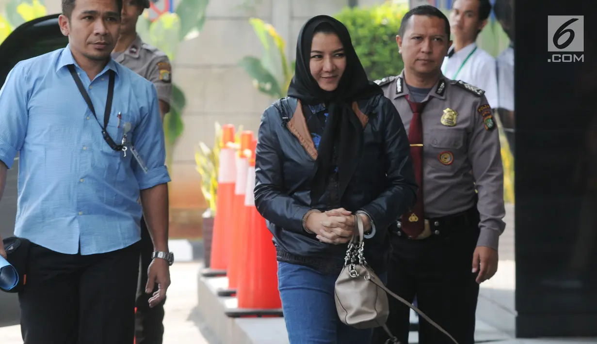FOTO: KPK Panggil Rita Widyasari Terkait Kasus Pencucian Uang - Foto Liputan6.com