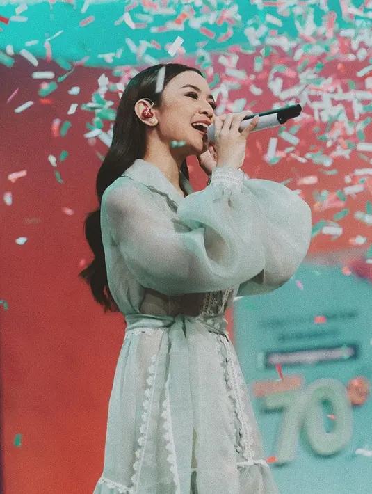 Potret Mahalini Raharja Totalitas Nyanyi di Atas Panggung, Penuh ...