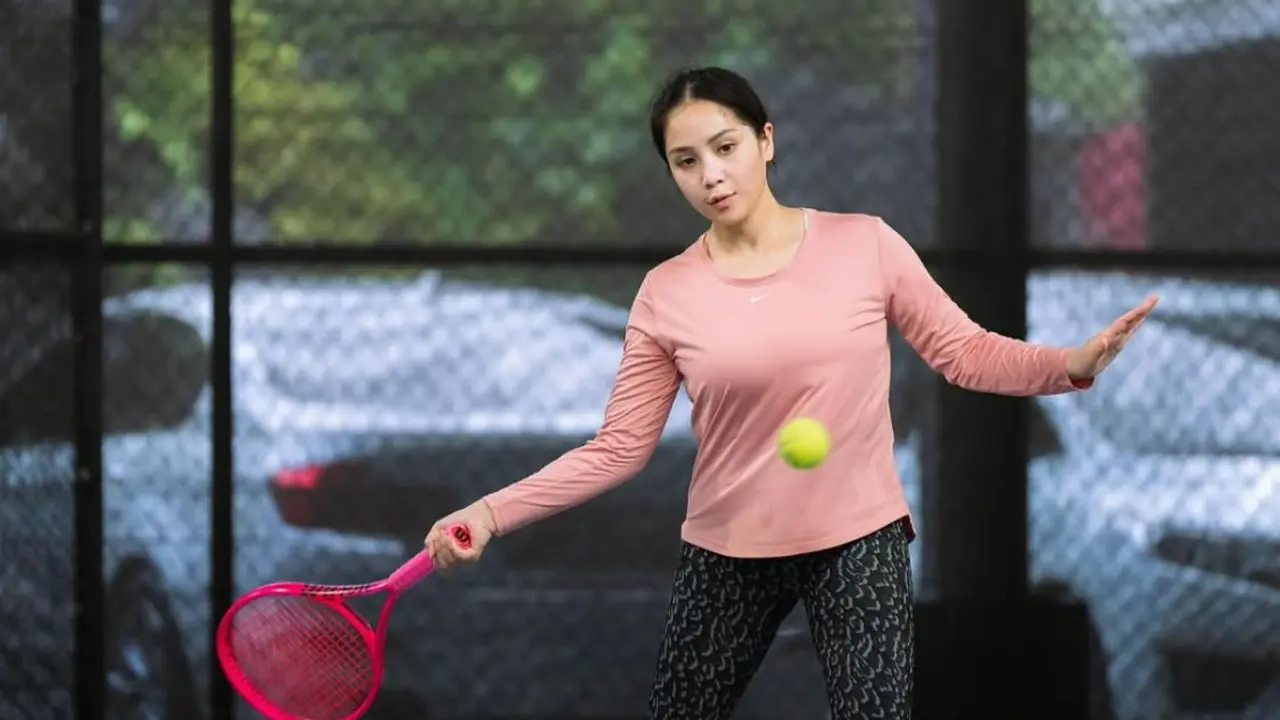 7 Potret Totalitas Nagita Slavina Latihan demi Lagi-Lagi Tenis Internasional, Siap Tantang Seleb ...