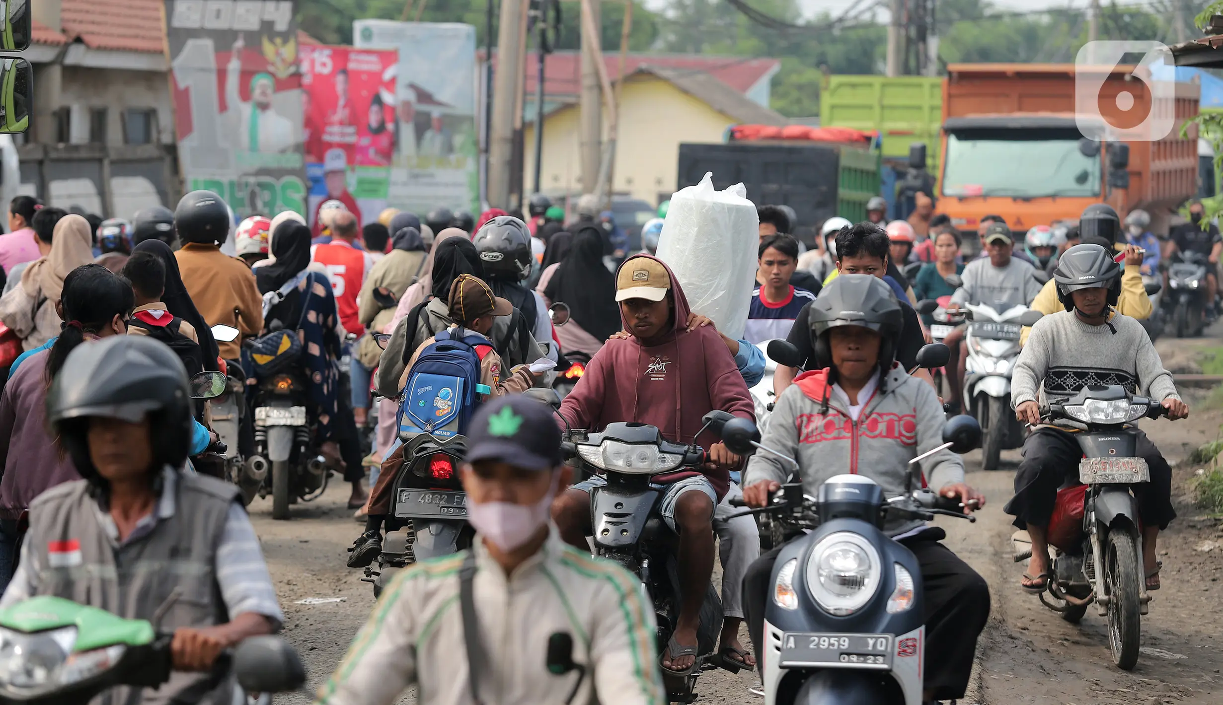 Imbas Unjuk Rasa Sopir Truk, Jalan Raya Parung Panjang Macet Parah ...