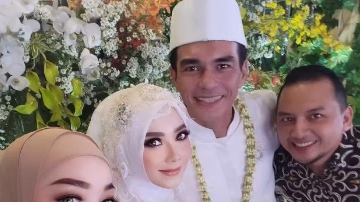 Pesona Anne Kurniasih Istri Baru Teddy Syah di Momen Pernikahan, Tampil Menawan - Foto Liputan6.com