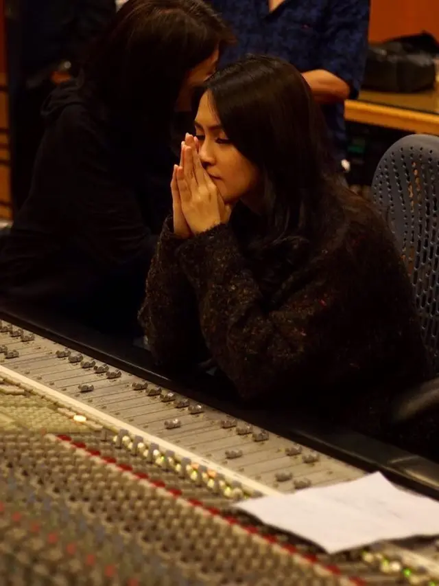 6 Potret Cantik Deanda Puteri, Penyanyi Muda Keponakan Kaka Slank - Hot ...