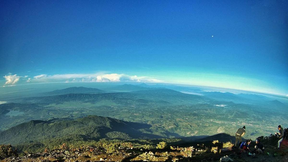 6 Tempat Wisata di Kuningan yang Hits dan Sayang Untuk Dilewatkan ...