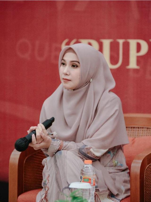 Jadi Ibu Lima Anak, Ini 6 Potret Terbaru Puput Melati Istri Ustaz Guntur Bumi - Hot Liputan6.com