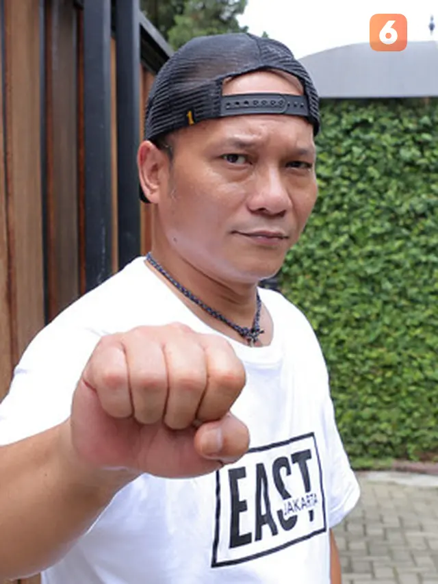 Iwa K Ikut Berduka Atas Berpulangnya Pendiri Grup Musik Debu - ShowBiz ...