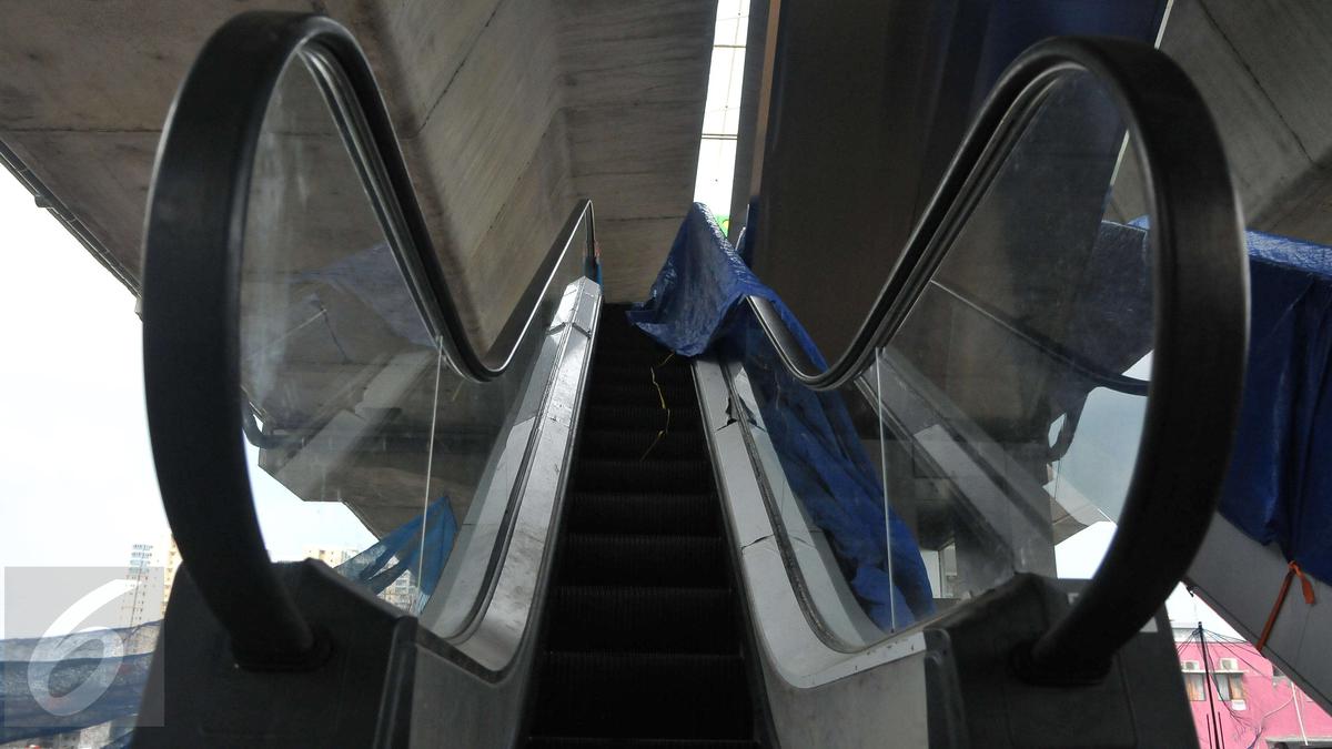 Dinilai Terlalu Tinggi, Halte Transjakarta Cipulir Kini Dipasangi ...