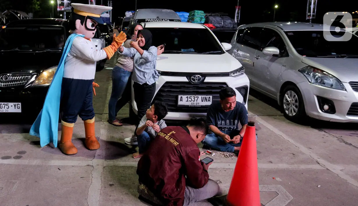 Hibur Pemudik, Kapten Ferizy Hadir di Pelabuhan Merak - Foto Liputan6.com