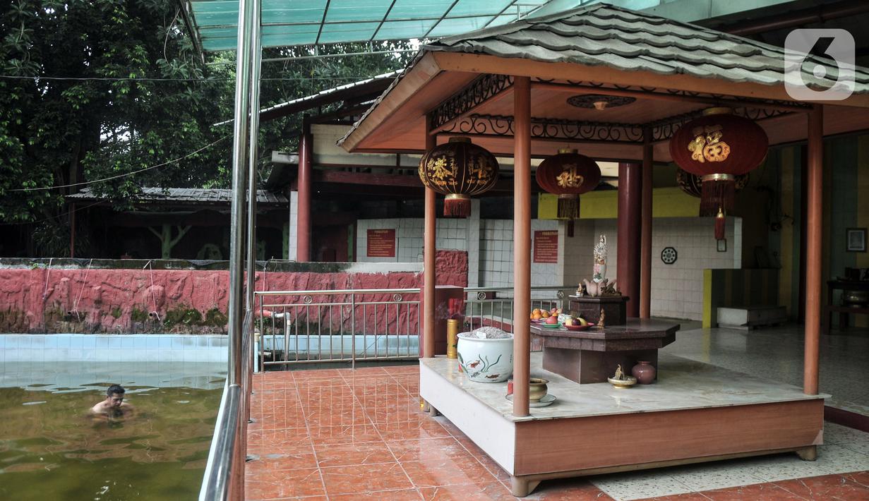 Tradisi Bersihkan Diri Jelang Imlek di 7 Sumur Vihara Gayatri - Foto ...