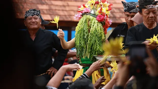 Mengulik Tarian Mistis Seblang Olehsari Banyuwangi, Libatkan Roh ...