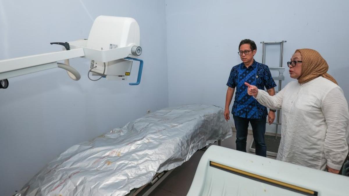 Menkes Budi Blusukan ke Pelosok Pulau di Sulteng, Alat Kesehatan RSUD ...