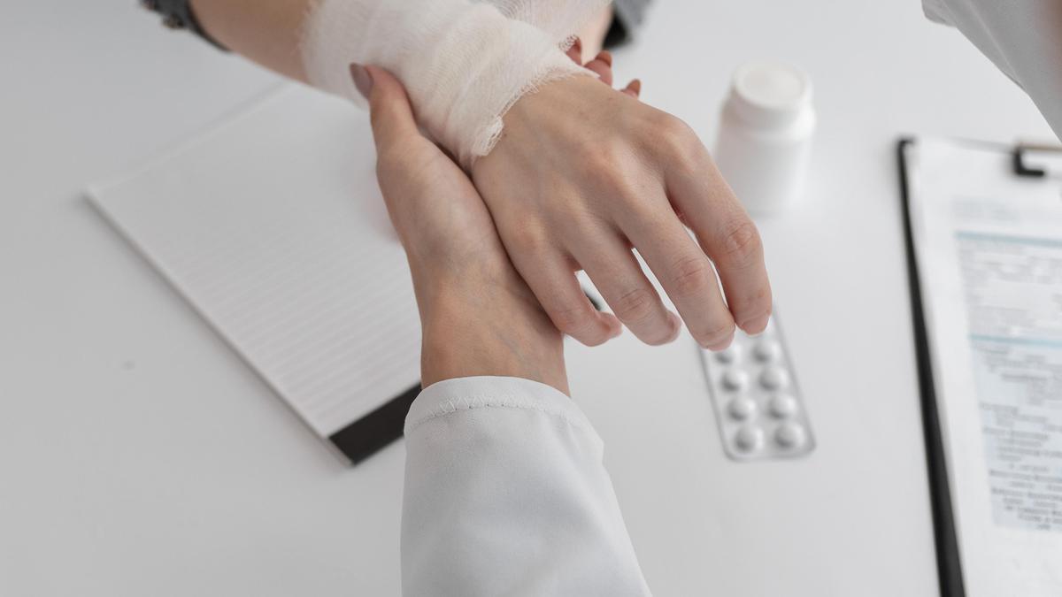 Gejala Terkena Rabies, Ketahui Penyebab dan Cara Pencegahannya - Ragam ...