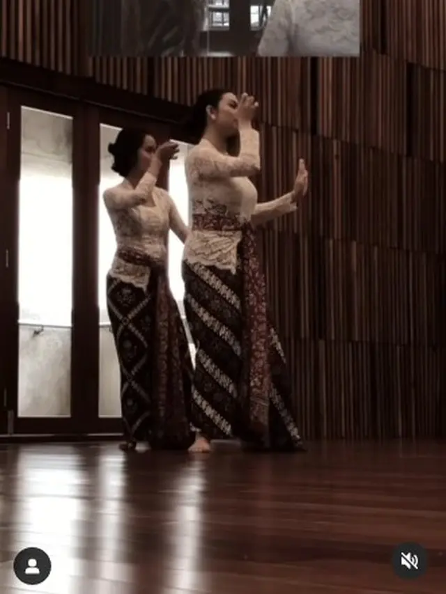 6 Potret Ariel Tatum Belajar Tari Tradisional Yogyakarta, Bak Putri ...