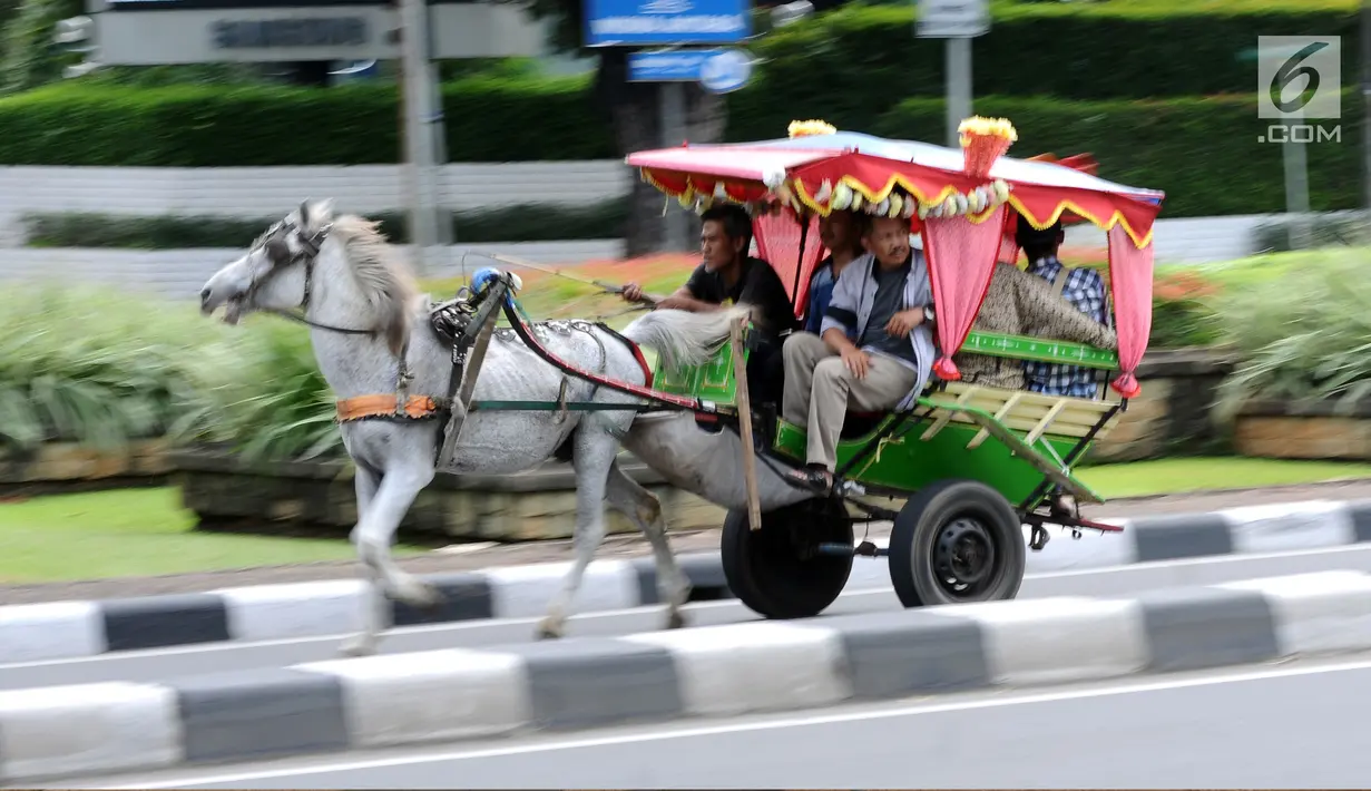 PHOTO: Pemprov DKI Uji Coba Delman Kembali Beroperasi di Sekitar Monas ...