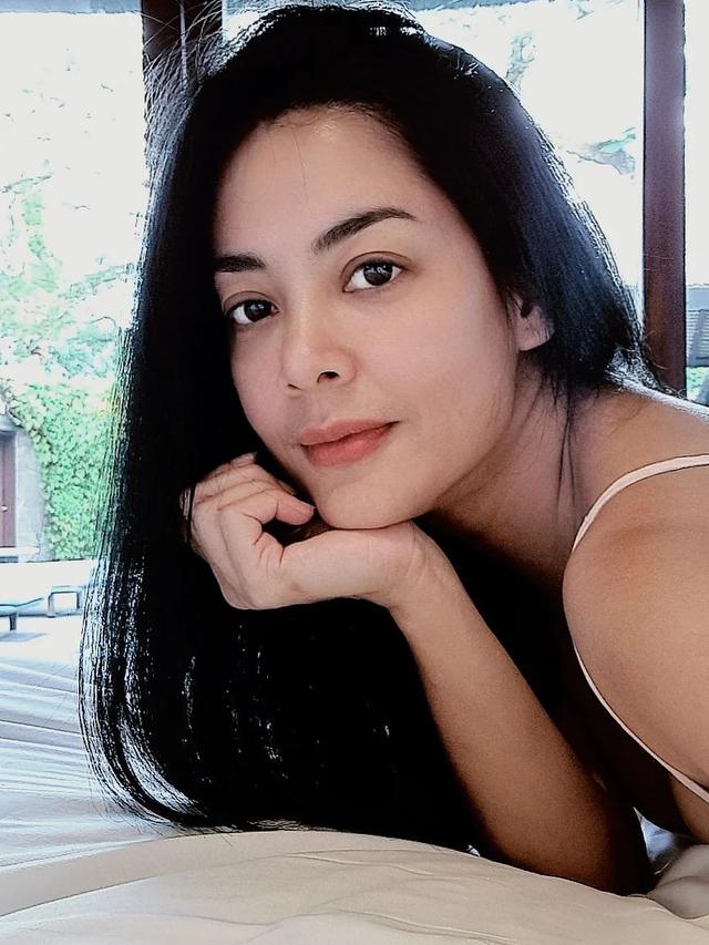 6 Potret Lulu Tobing Awet Muda, Kulit Glowing-nya Bikin Silau Feby ...