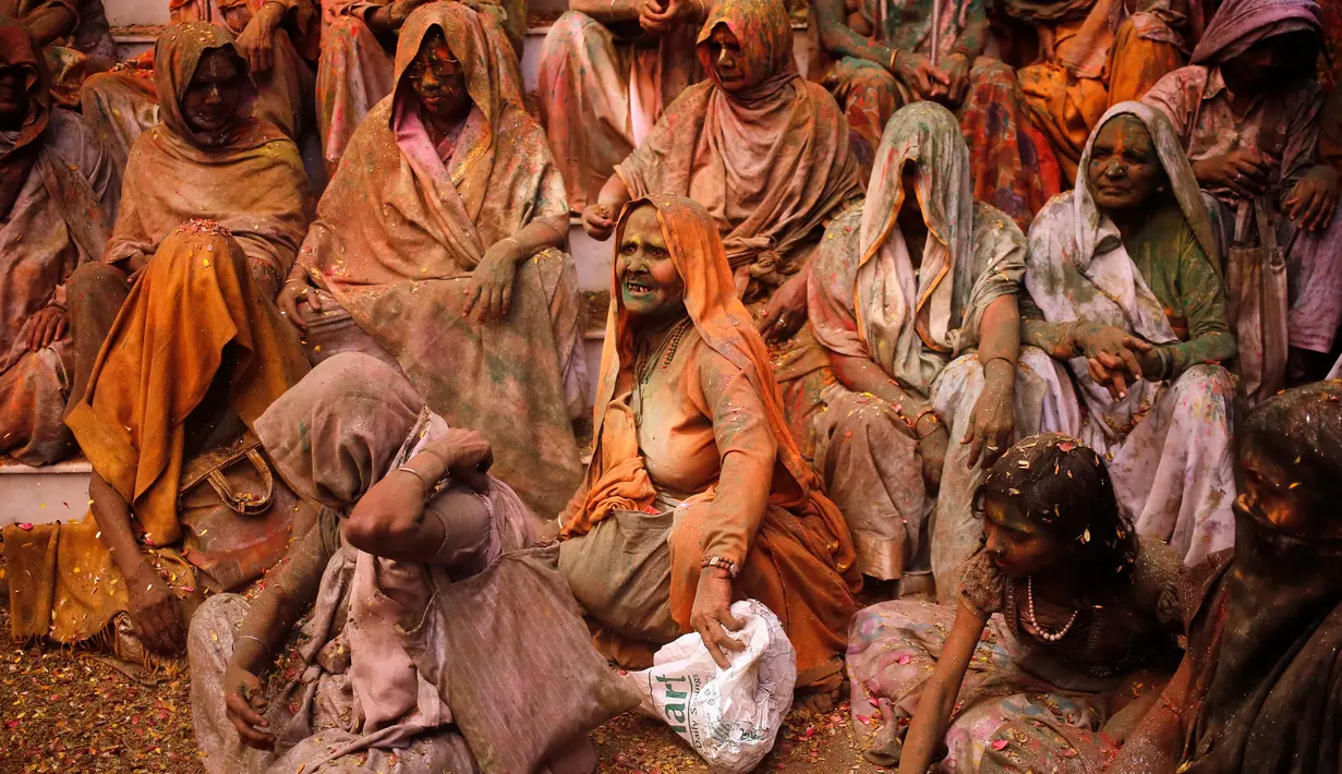 Keceriaan Para Janda India Menari Rayakan Festival Holi - Foto Liputan6.com