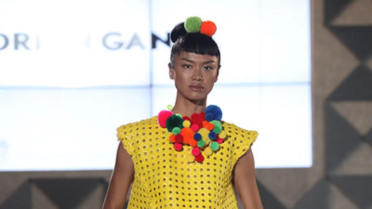 Throwback Fimela Batik Runway 2015: Adrian Gan Ciptakan Karya Batik ...