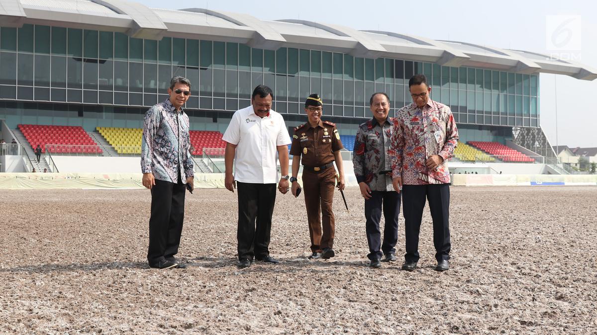 FOTO: Usai Diresmikan, Anies Baswedan Tinjau Jakarta Equestrian Park ...