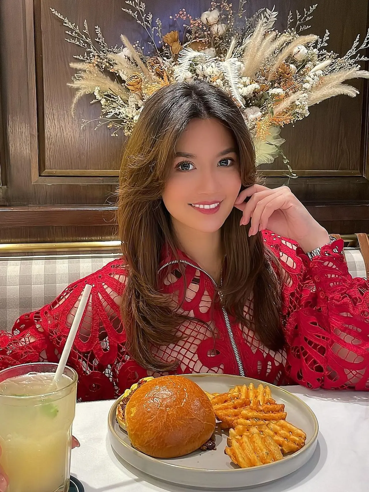 10 Potret Teranyar Asty Ananta, Wajahnya Tirus Mirip Bintang K-Pop