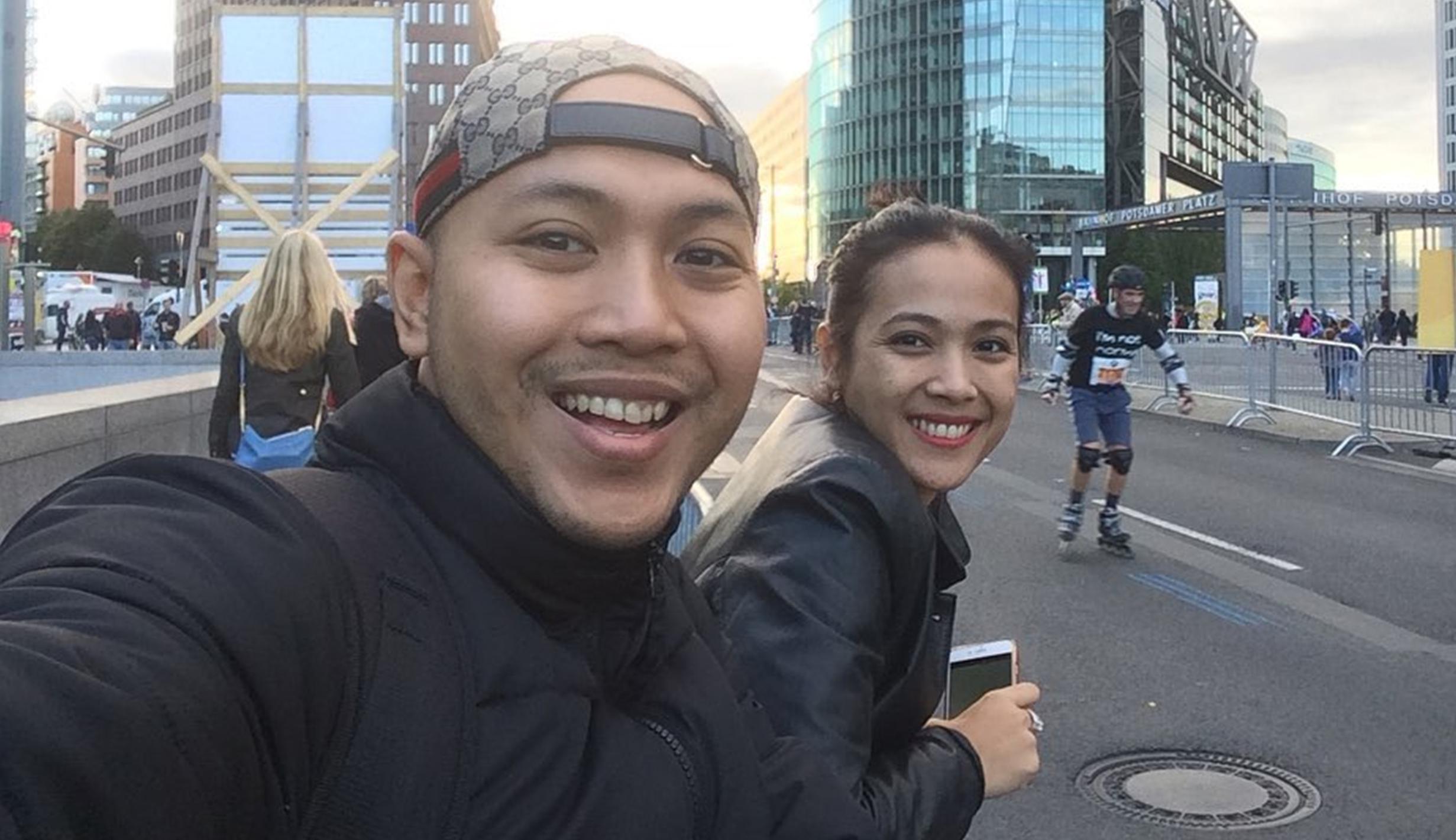 Anniversary ke-8, Ini Potret Lawas Reza Aditya Potret Bareng Istri