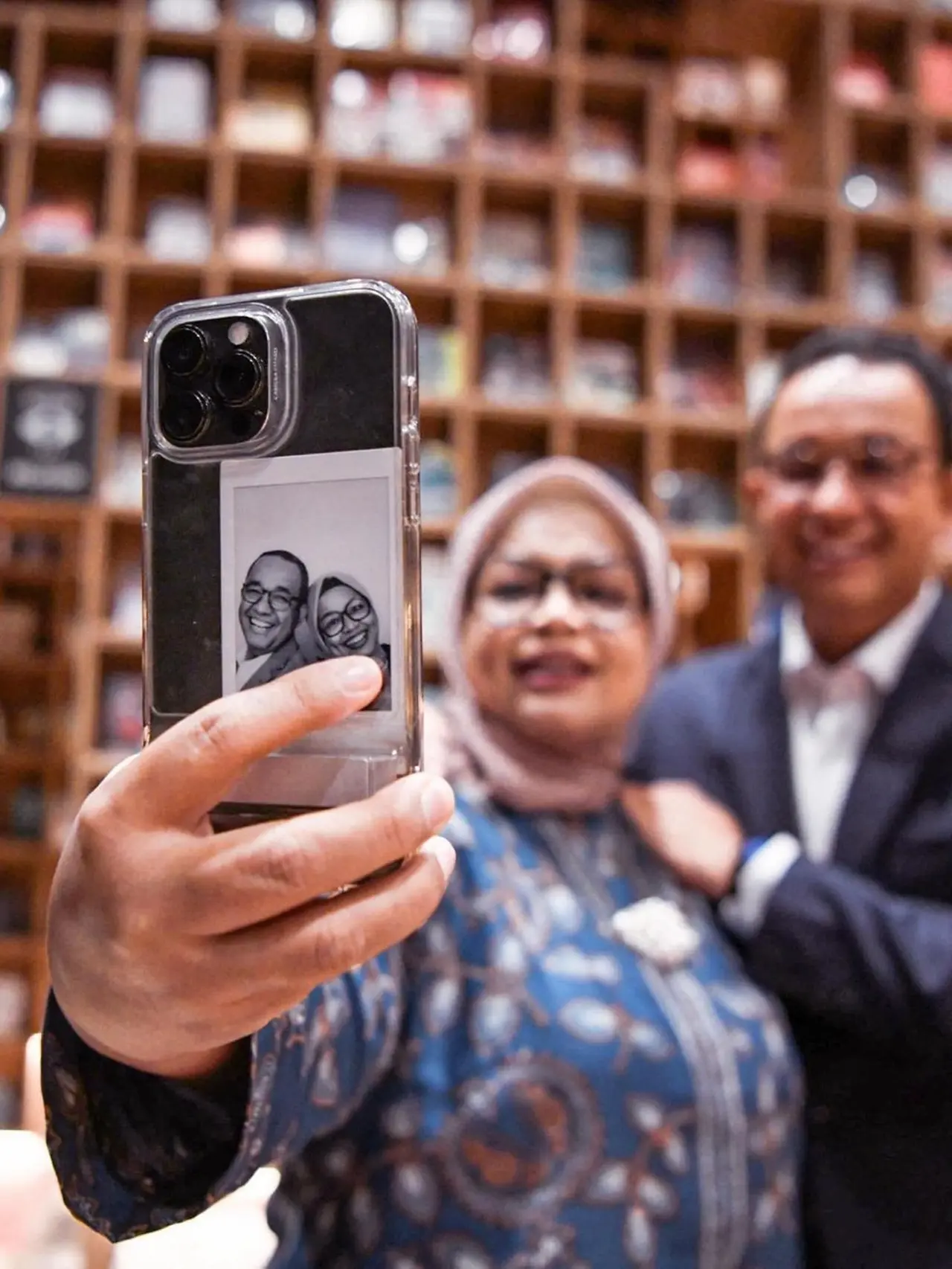 7 Potret Kesederhanaan Fery Farhati Istri Anies Baswedan, Selalu Setia ...