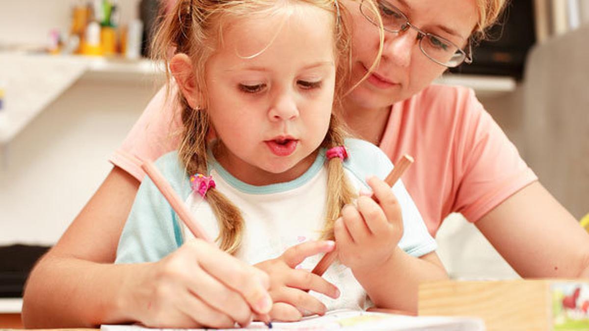 Bagaimana Mengenalkan Pendidikan Seks Pada Anak? - Parenting Fimela.com