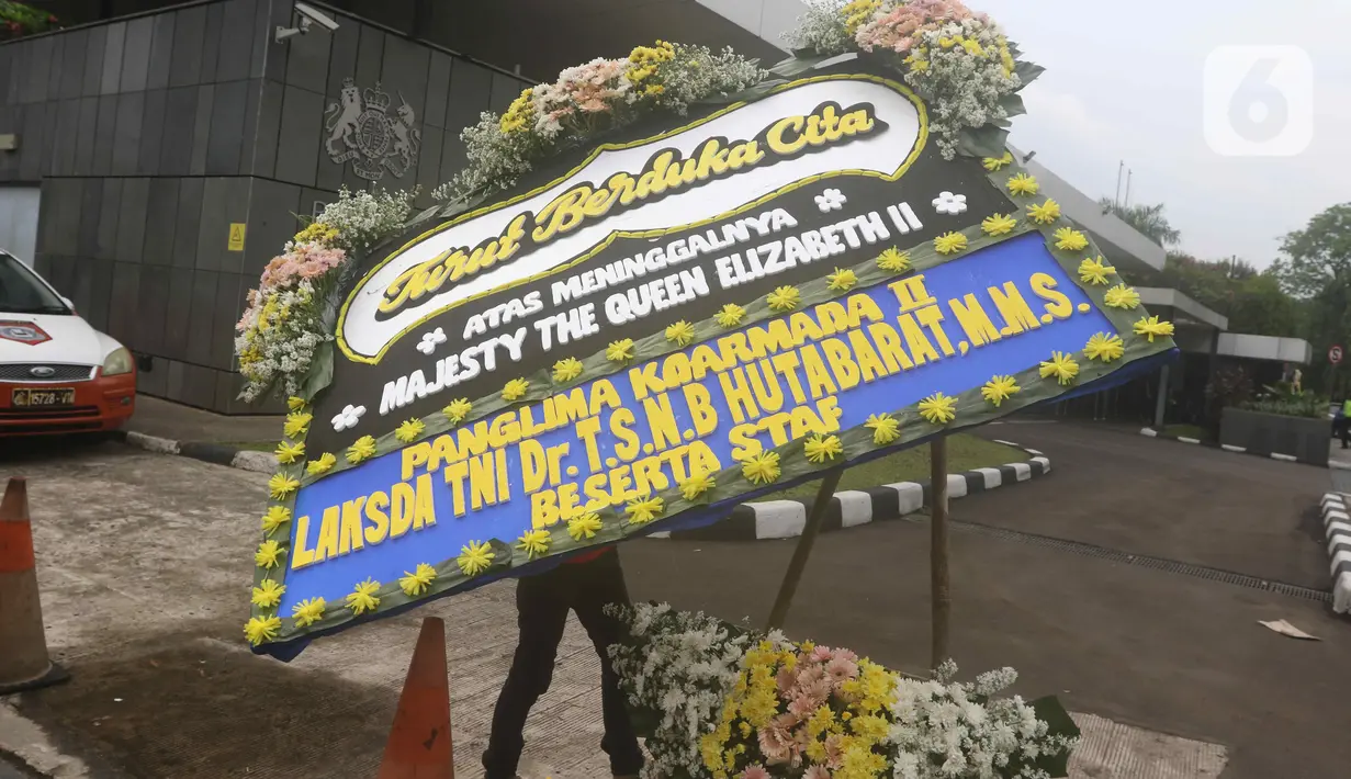 Karangan Bunga untuk Ratu Elizabeth II di Kedubes Inggris Jakarta ...