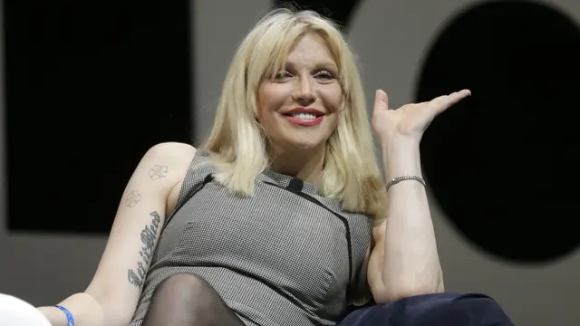 Courtney Love Ragu Kolaborasi dengan Miley Cyrus - ShowBiz Liputan6.com