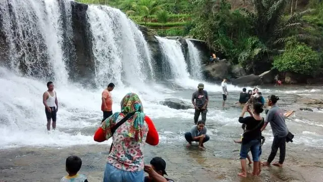 Sensasi Semburan Niagara Kecil di Curug Dengdeng Tasik Selatan ...