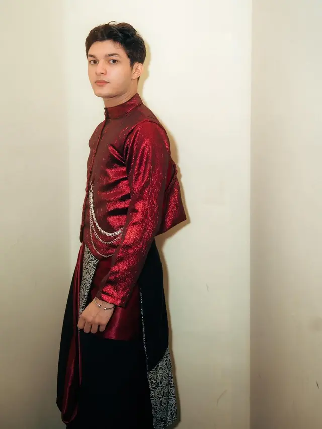 6 Potret Fahad Haydra Pemeran Egi di Film Vina, Disebut Mirip Clift ...