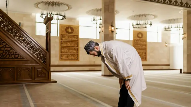 Bacaan Doa Ruku, Ketahui Tata Cara, Keutamaan, dan Artinya dalam Sholat ...