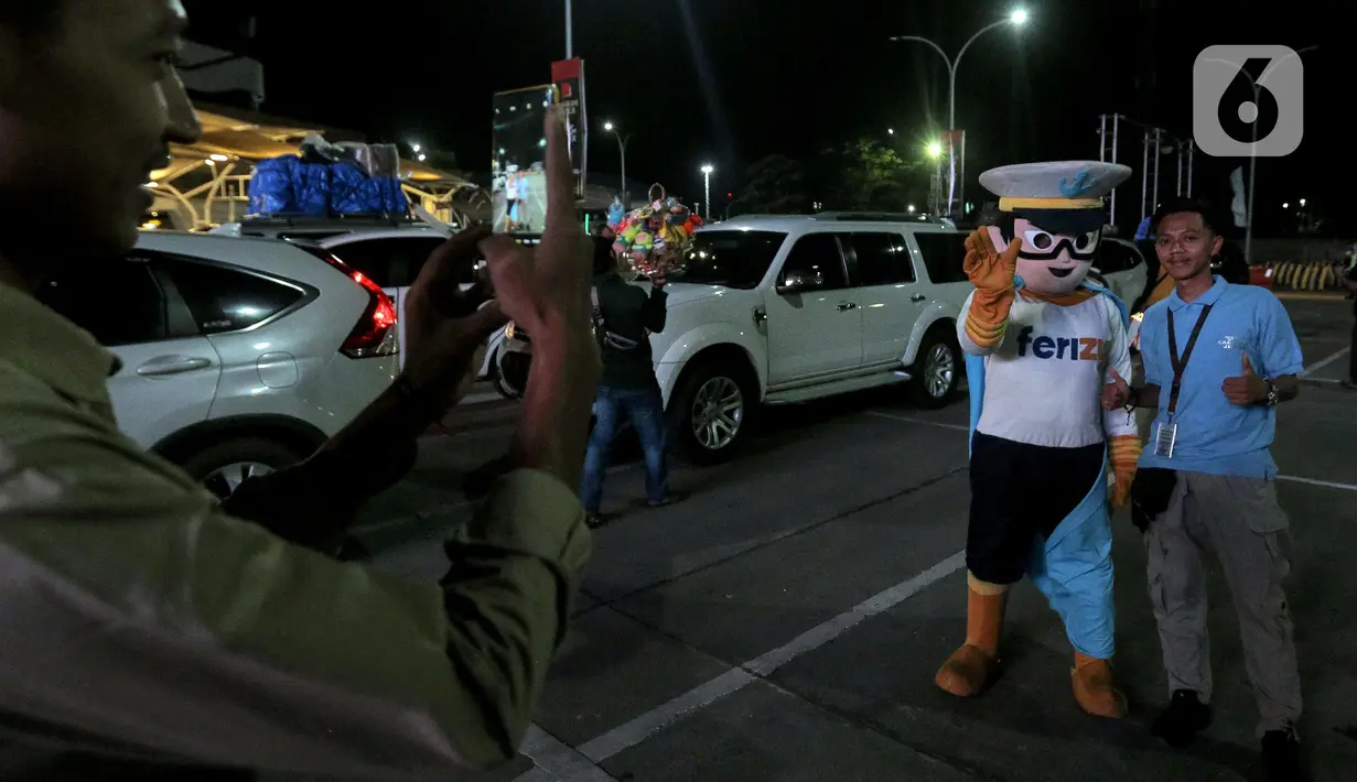 Hibur Pemudik, Kapten Ferizy Hadir di Pelabuhan Merak - Foto Liputan6.com