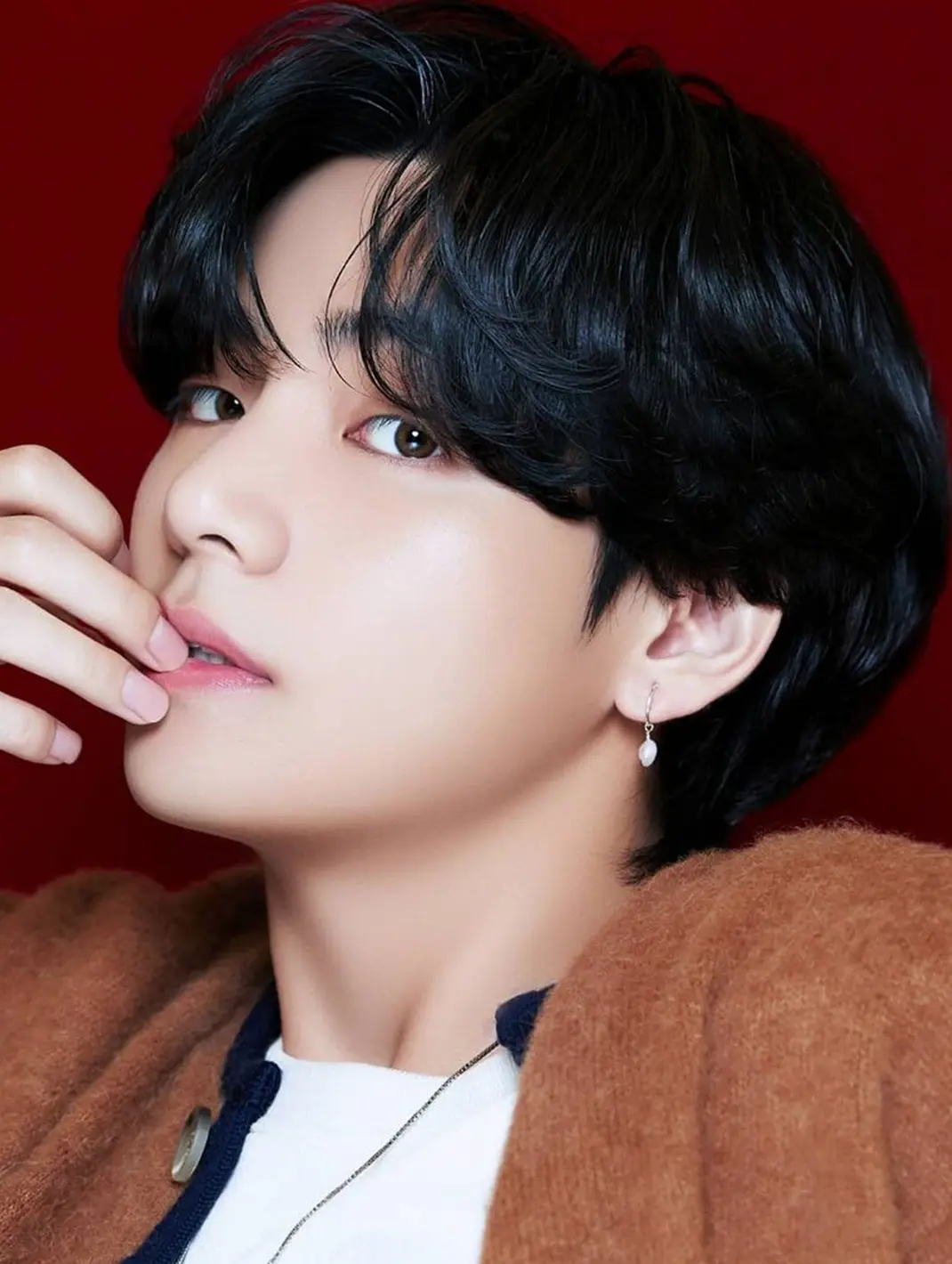 FOTO: Gaya Rambut Gondrong V BTS, Selalu Tampil Memesona - Foto ...