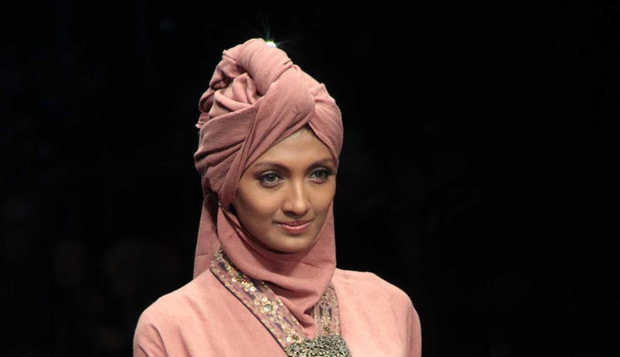 Ida Royani, From West To The East - Photo Fimela.com