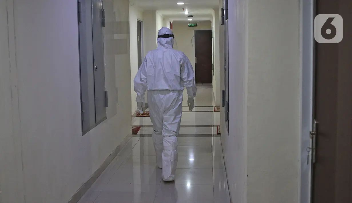 FOTO: Melihat Persiapan Dokter Memakai APD Tingkat 3 - Foto Liputan6.com
