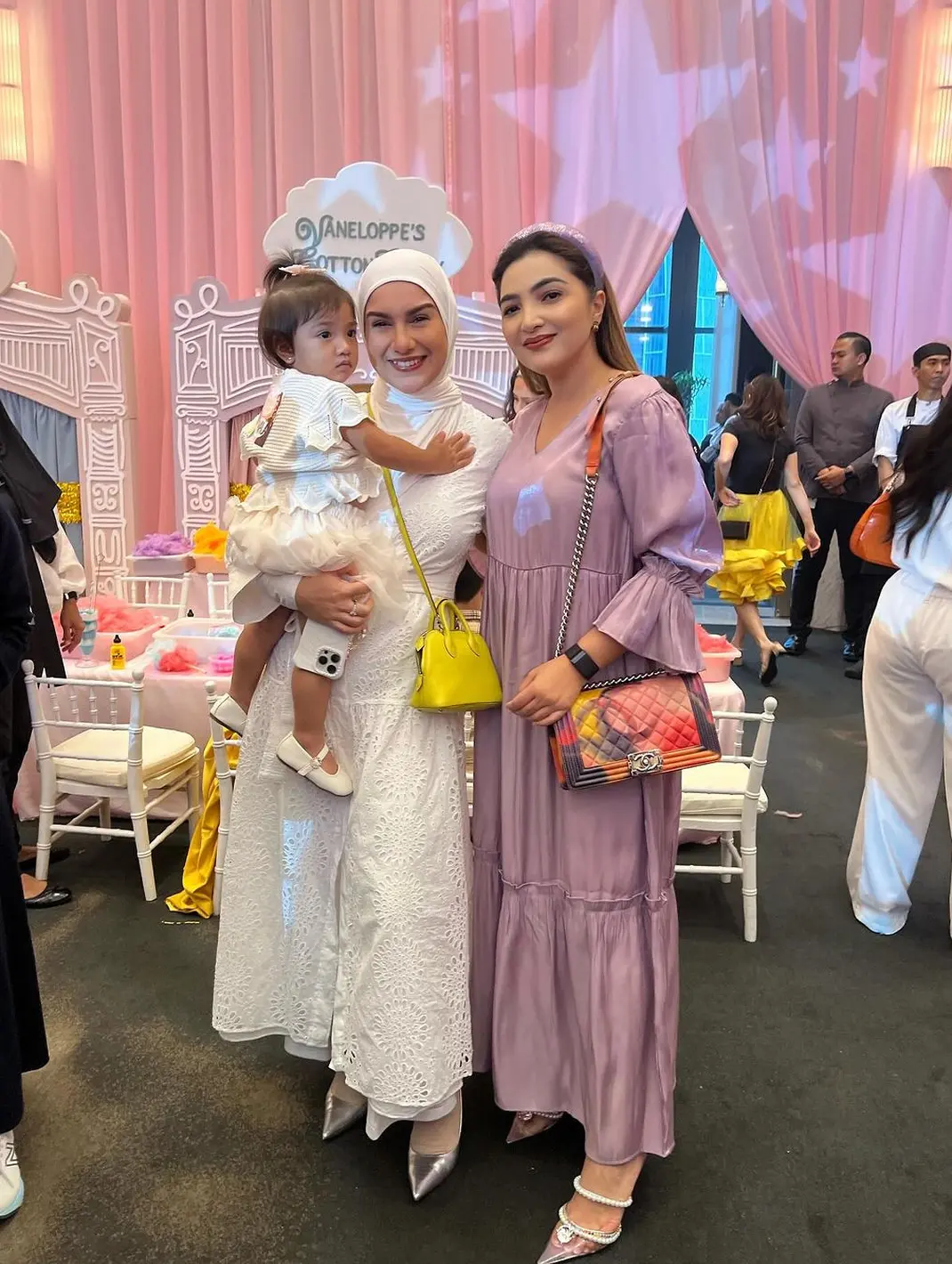 8 Gaya Artis Antar Anak ke Pesta Ulang Tahun Putri Shandy Aulia Bertema ...