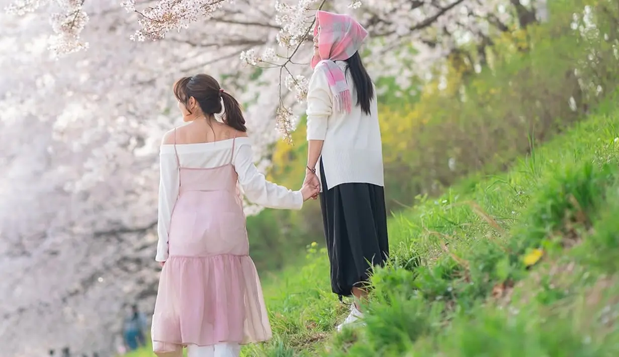 Potret Gisel dan Ibunda Nikmati Musim Semi di Korea, Jalani Masa ...