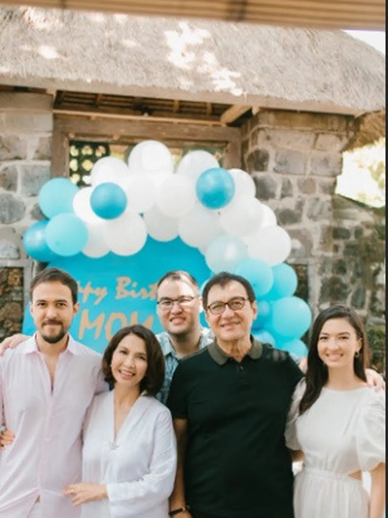 7 Potret Kompak Kebersamaan Raline Shah dengan Keluarga - Hot Liputan6.com