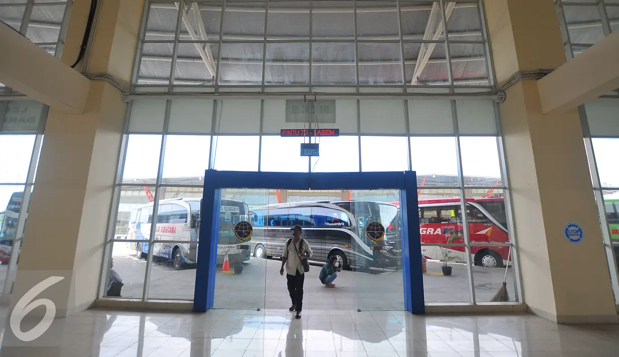 Menelusuri Terminal Bus Terbesar se-Asia Tenggara di Jakarta - Foto ...