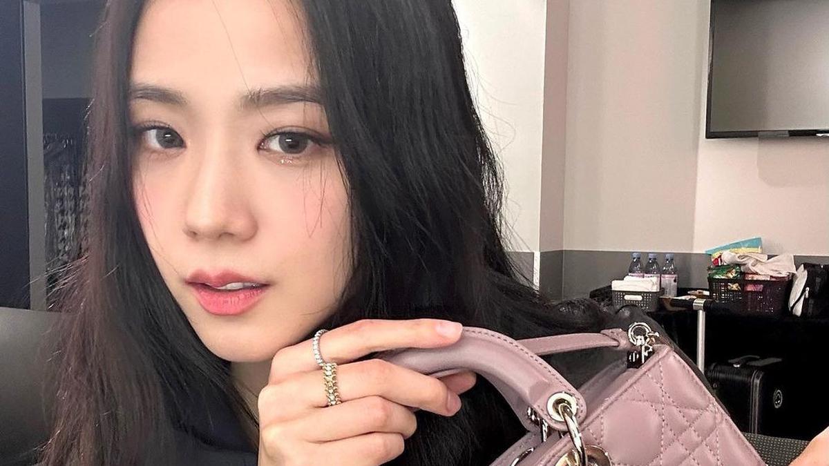 8 Gaya Seleb dengan Tas Dior Small Lady D-Joy, Jisoo BLACKPINK hingga ...
